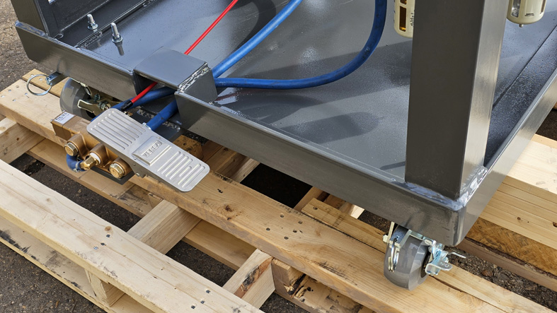 Custom Aerospace Scissor Lift - Air over Hydraulic | Lange Lift